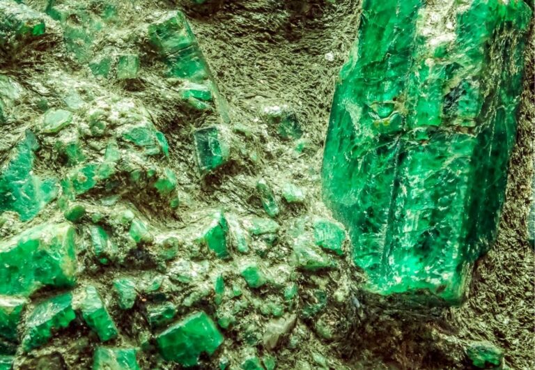 Brazil Emeralds: A Guide to Their Beauty & Rarity - Empyrean Gems