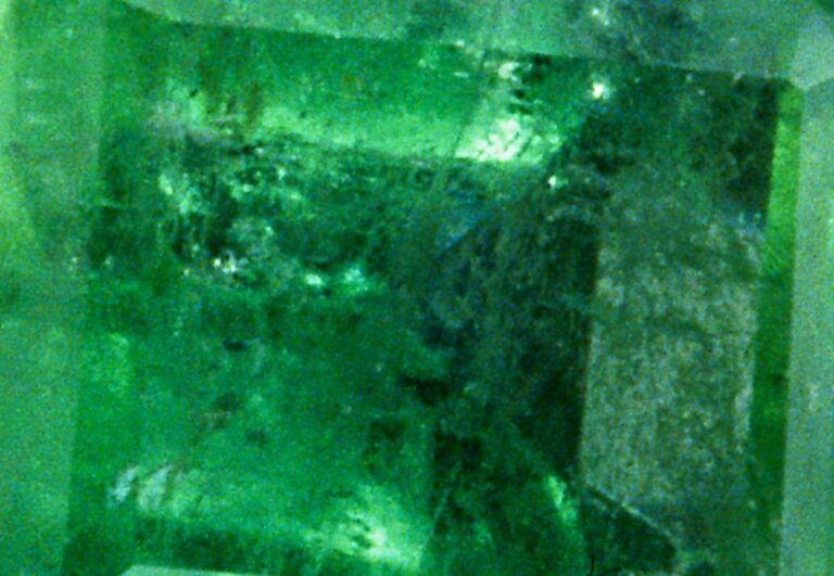 Oil Treatment Of Emeralds - Empyrean Gems