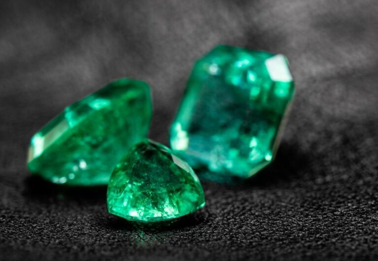 A Comprehensive Guide to Emerald Cuts: Shapes, Styles, and Techniques ...